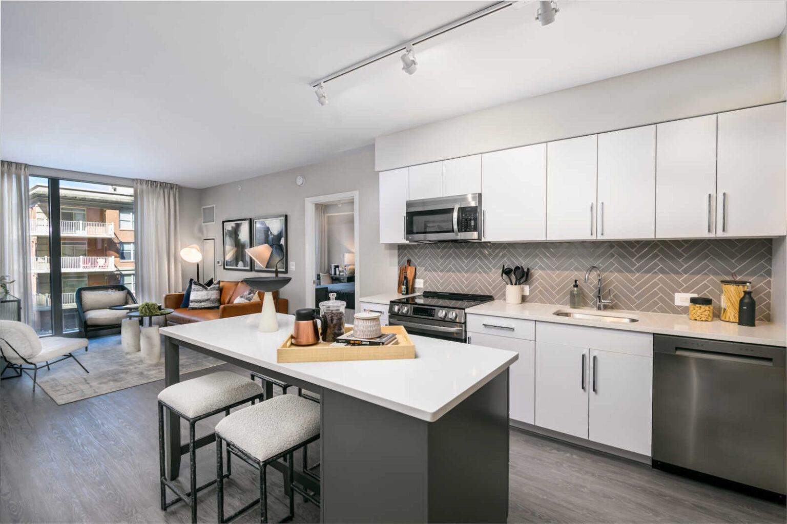 New Rosslyn apartment tower starts renting as Hilton hotel construction ...