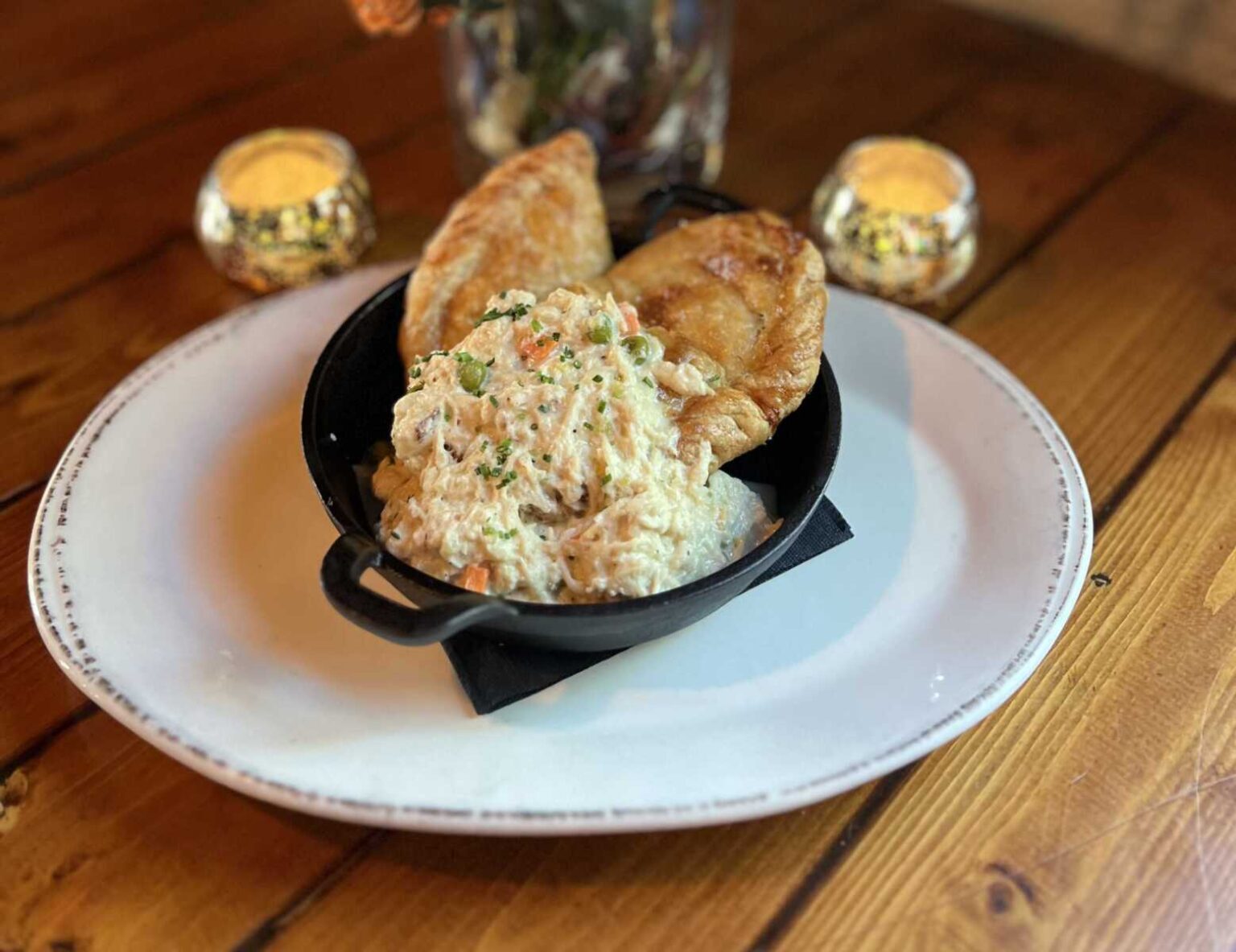 New restaurant and bar opens in former ‘Rebellion on the Pike’ space ...