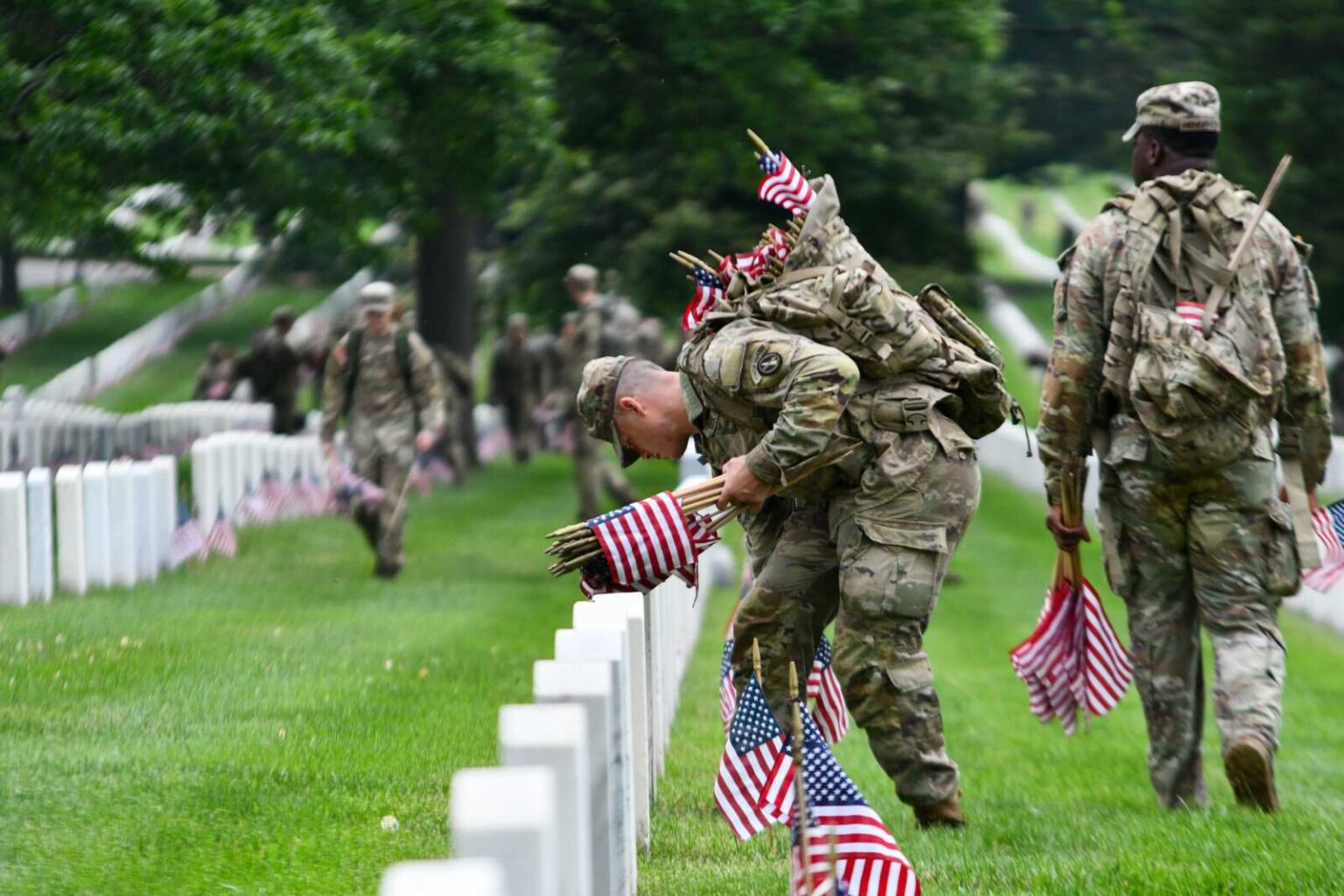 Photos: Soldiers honor fallen with 260,000 flags at Arlington National ...